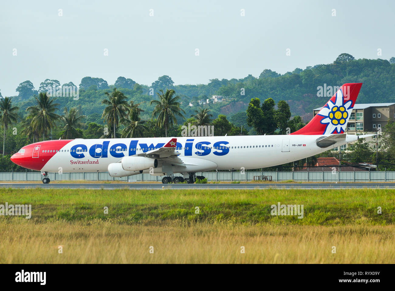 Avion edelweiss air airbus a340 300 Banque de photographies et d’images ...