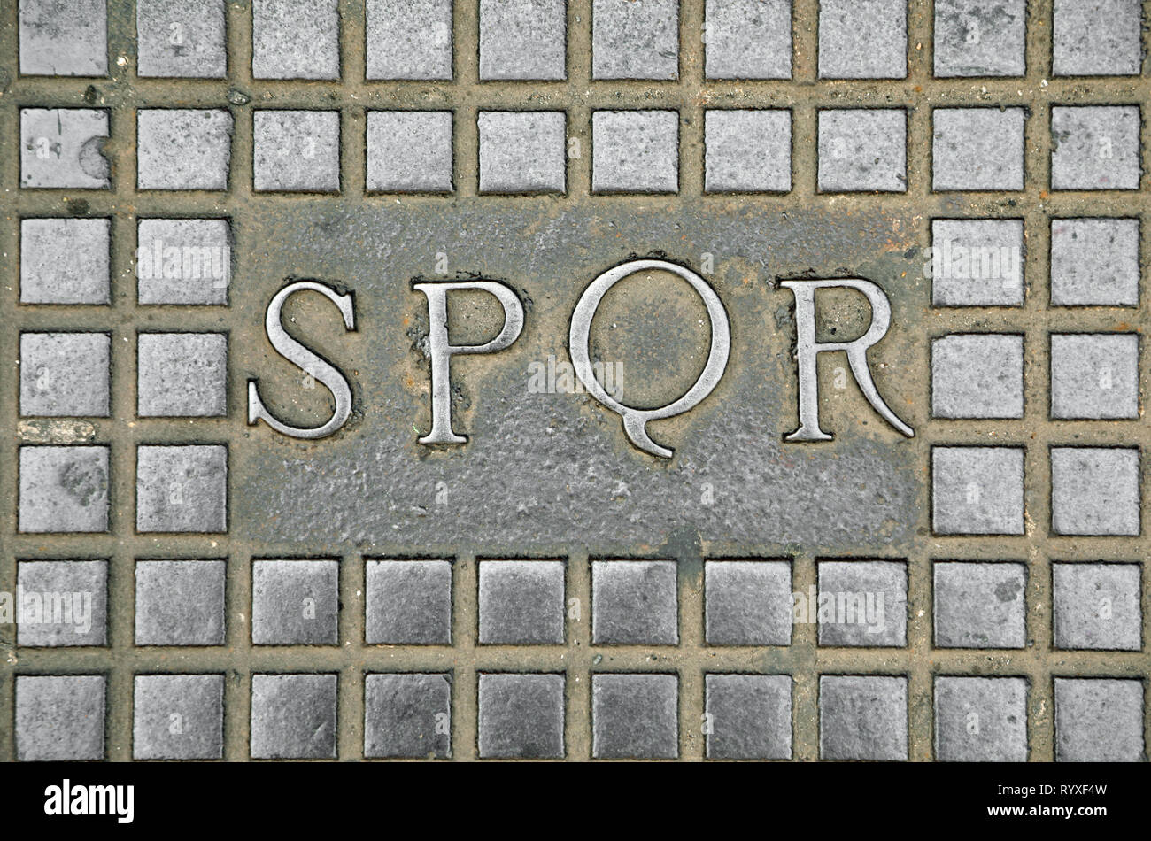 Lettrage romain spqr Banque de photographies et d’images à haute ...