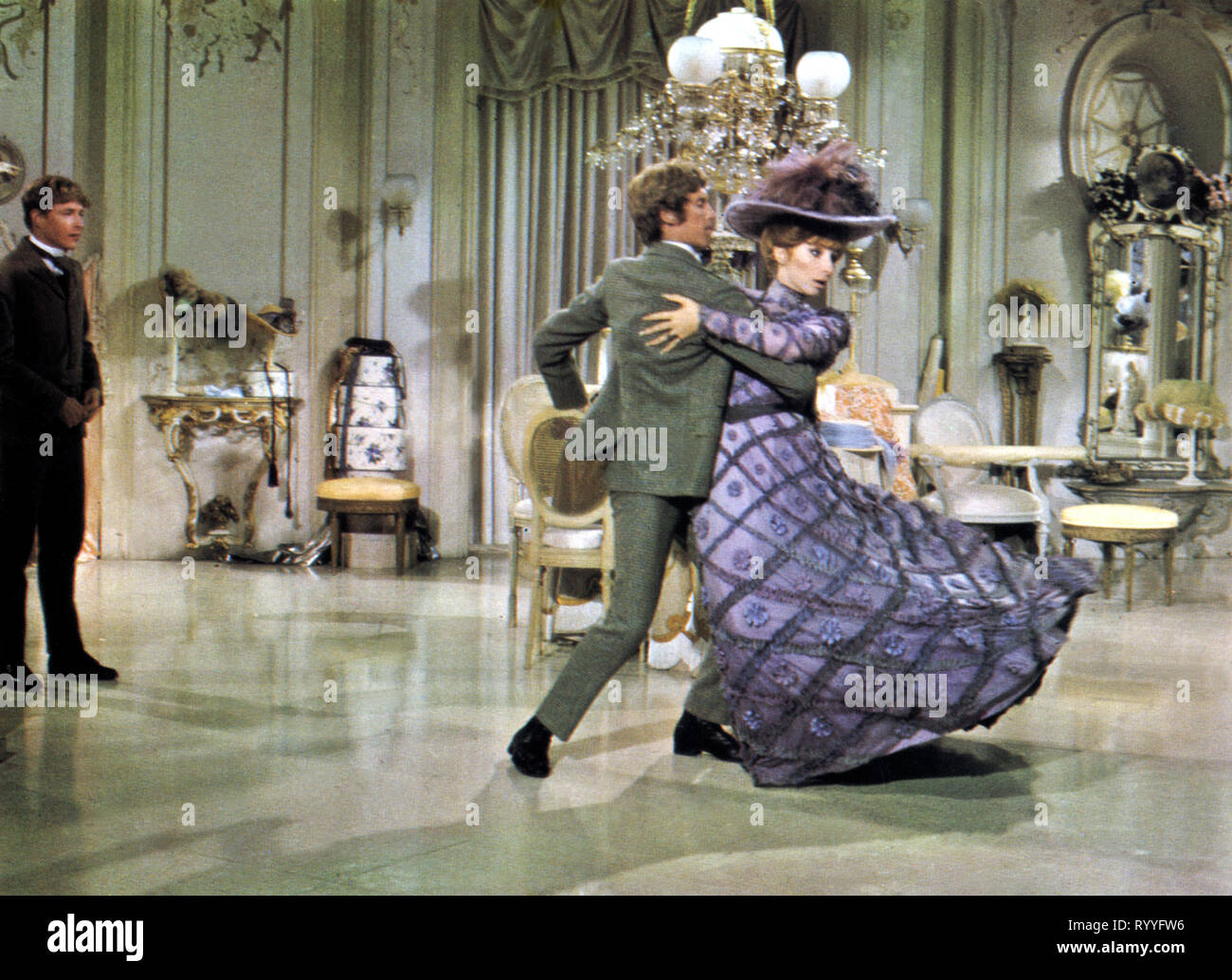 Hello dolly 1969 michael crawford Banque de photographies et d’images à haute résolution - Alamy