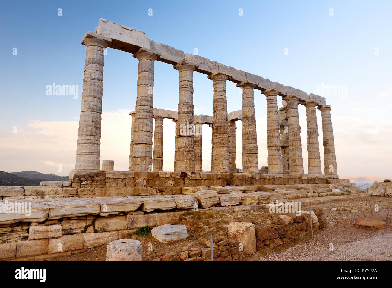 Le grec ancien temple de Poséidon au Cap Sounion, l'un des principaux ...