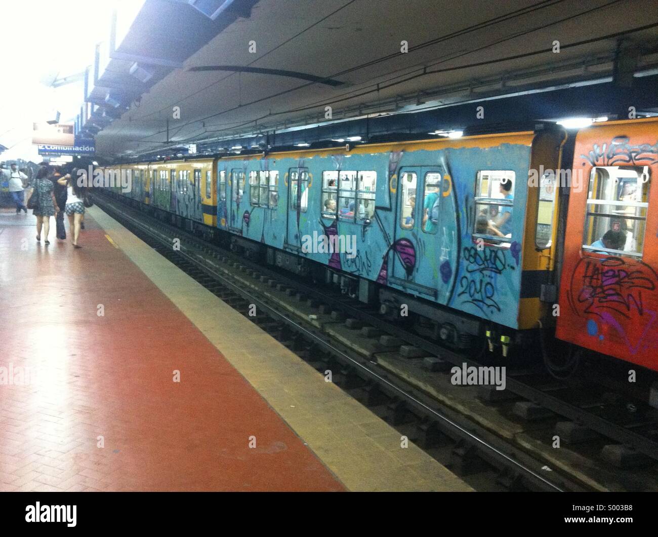 Graffiti de train de tube Banque de photographies et d’images à haute ...