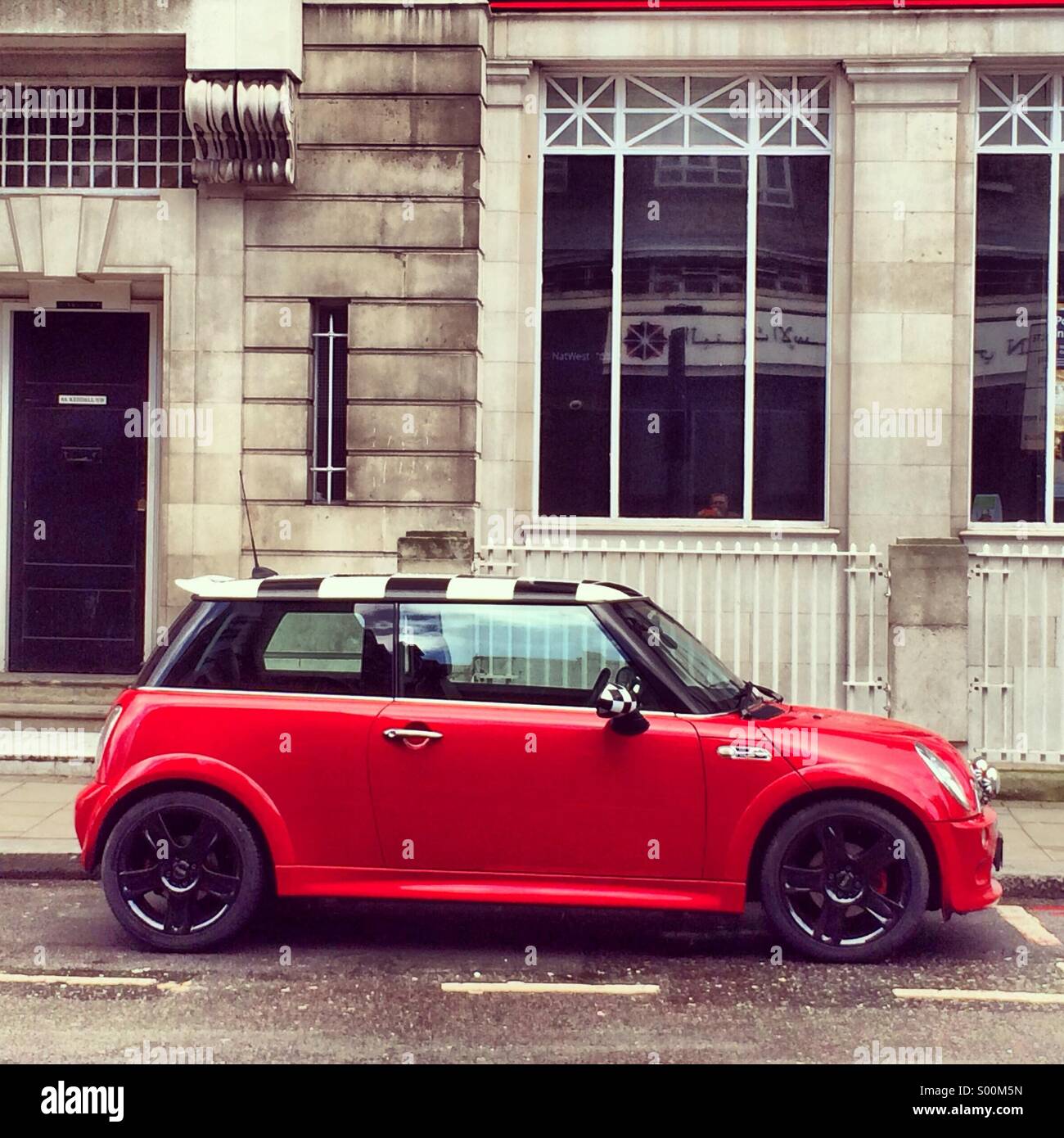 Mini cooper rouge Banque de photographies et d’images à haute ...