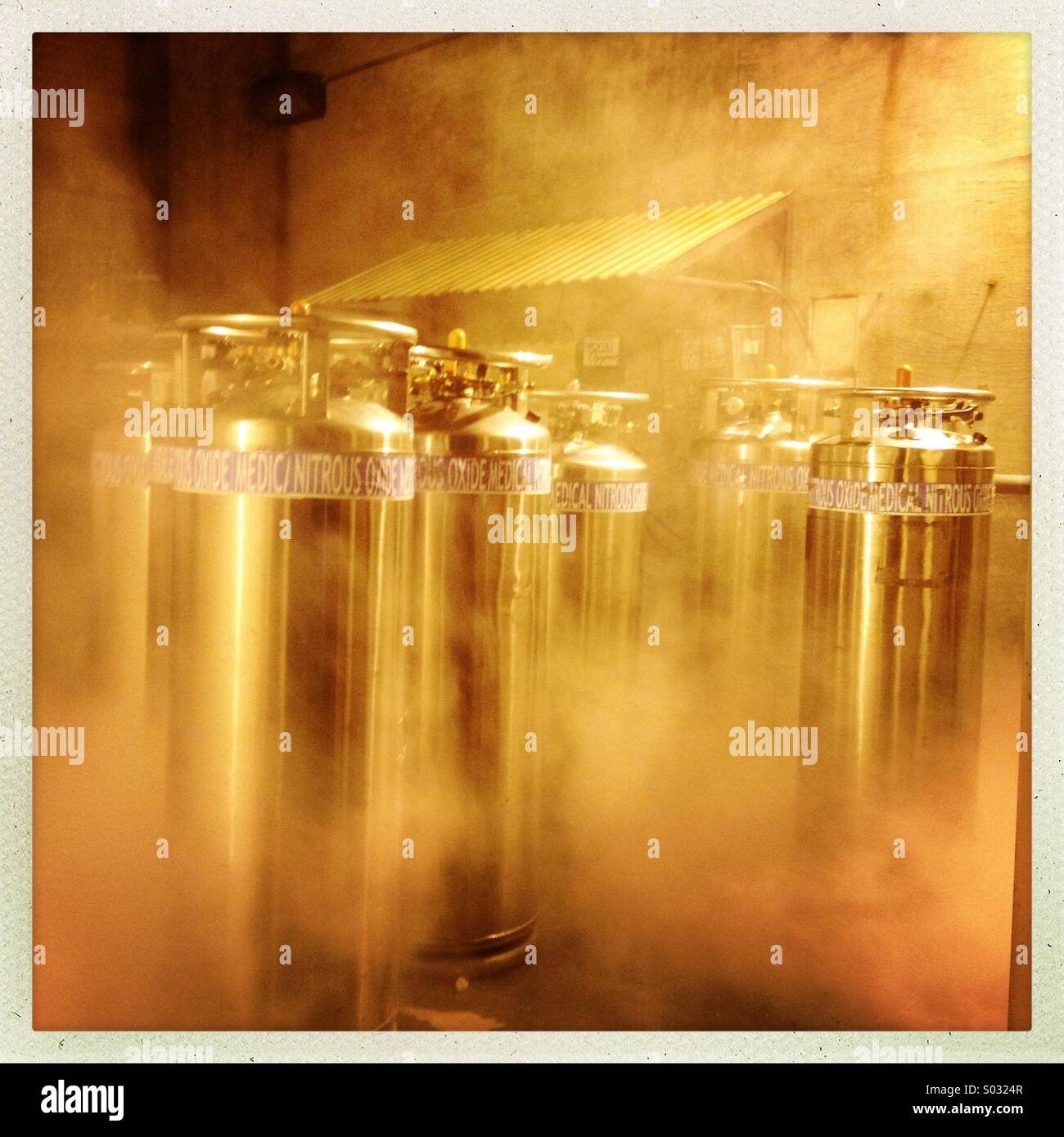 Oxygen tanks Banque de photographies et d’images à haute résolution - Alamy