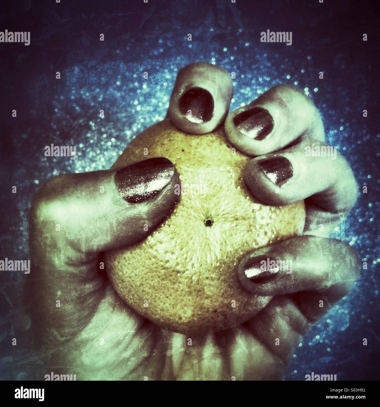 Grasping hand Banque de photographies et d’images à haute résolution ...