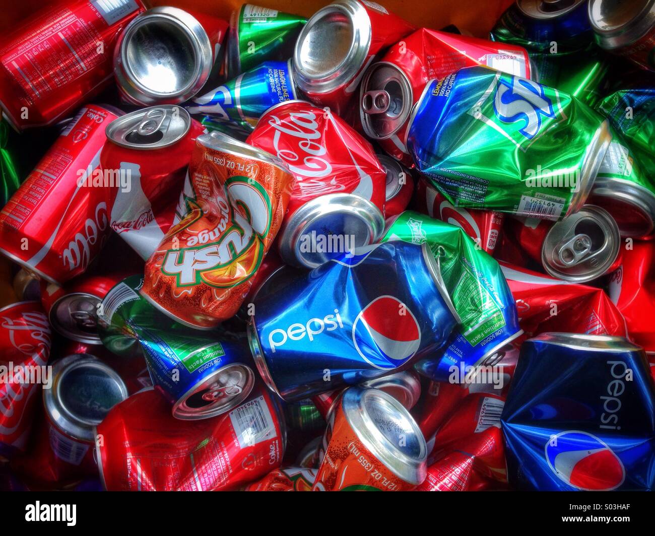 Recyclage des canettes de coca cola Banque de photographies et d’images ...