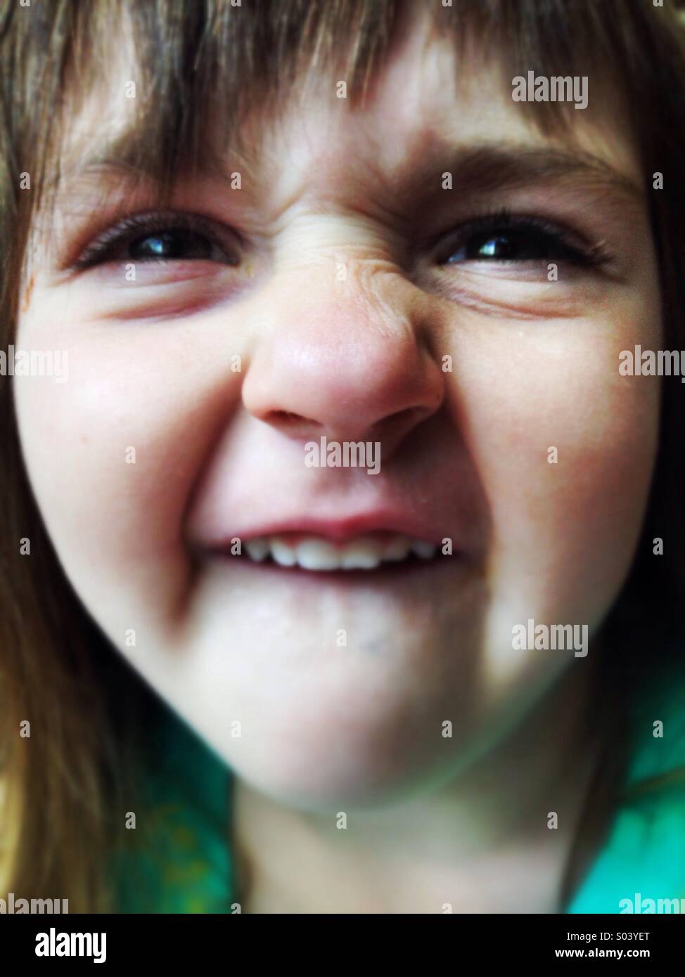 Girl silly face Banque de photographies et d’images à haute résolution ...