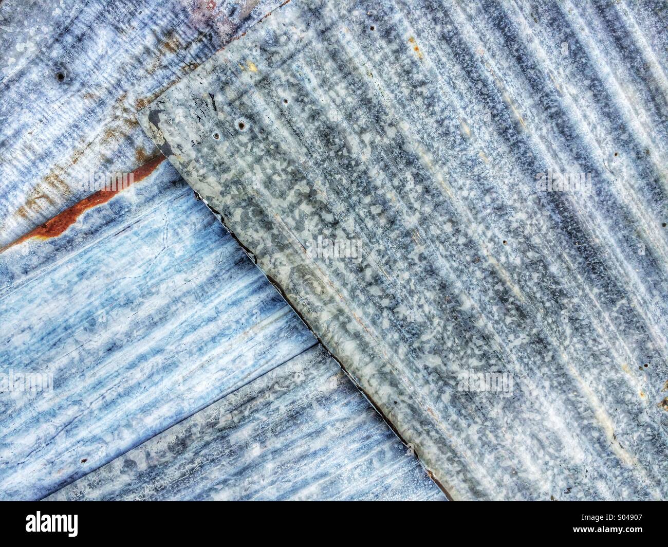 Toiture en métal Banque de photographies et d’images à haute résolution ...