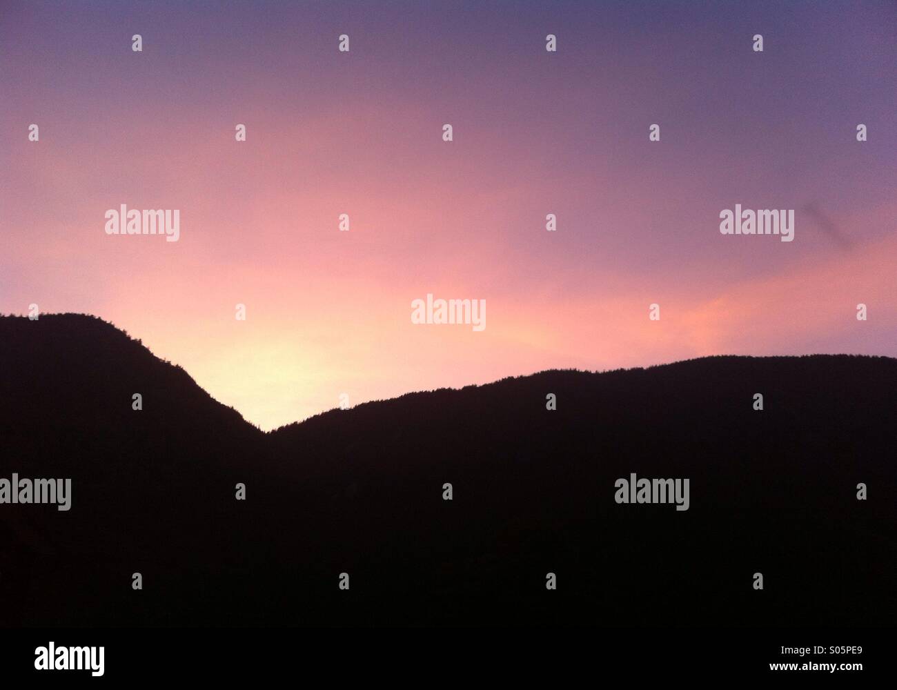 Un ciel rose Banque de photographies et d’images à haute résolution - Alamy