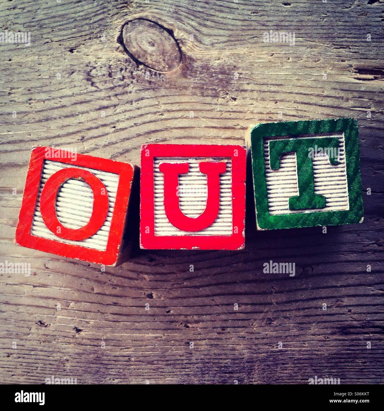 C'est une photo d'estampe japonaise toys va lettre de l'alphabet sur ...