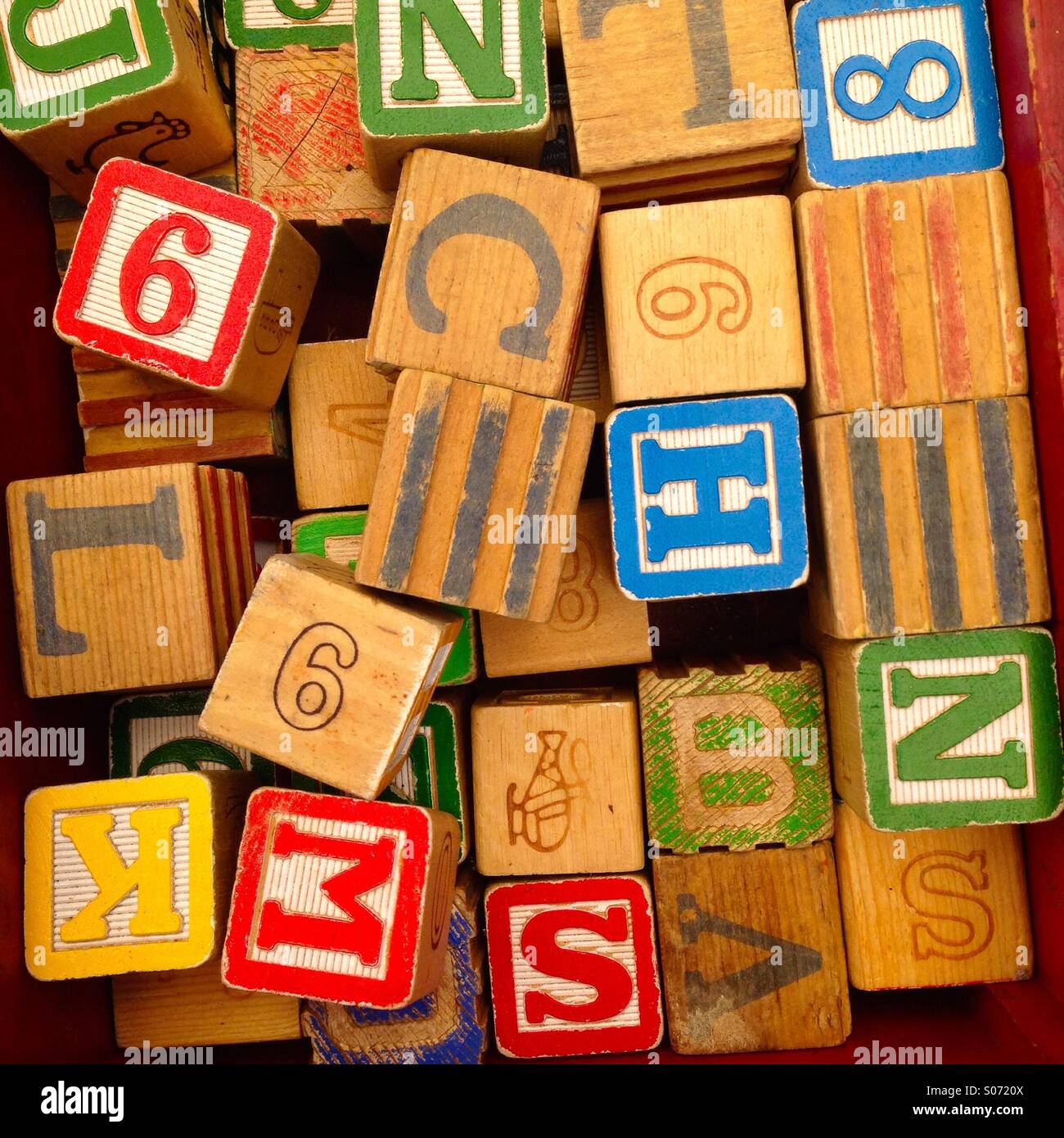 Blocs de bois avec des lettres Banque de photographies et d’images à ...
