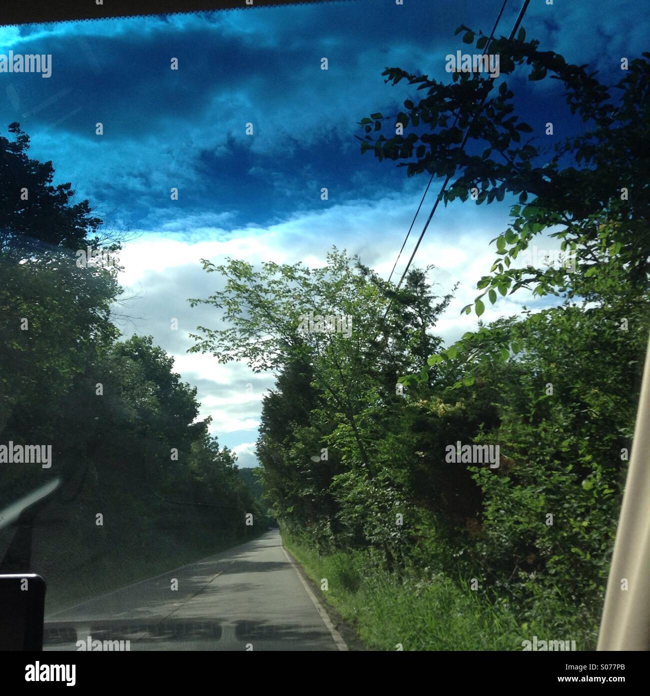 Deux routes Banque de photographies et d’images à haute résolution - Alamy