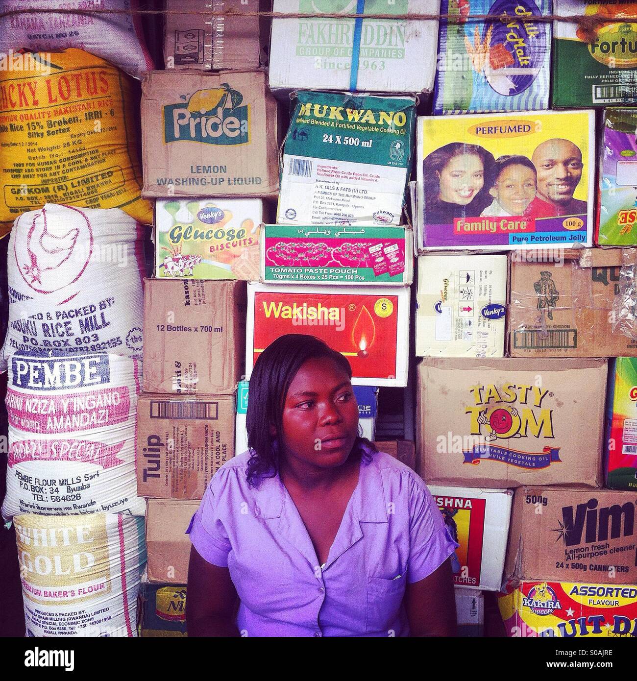 Rwanda rwandan women Banque de photographies et d’images à haute ...