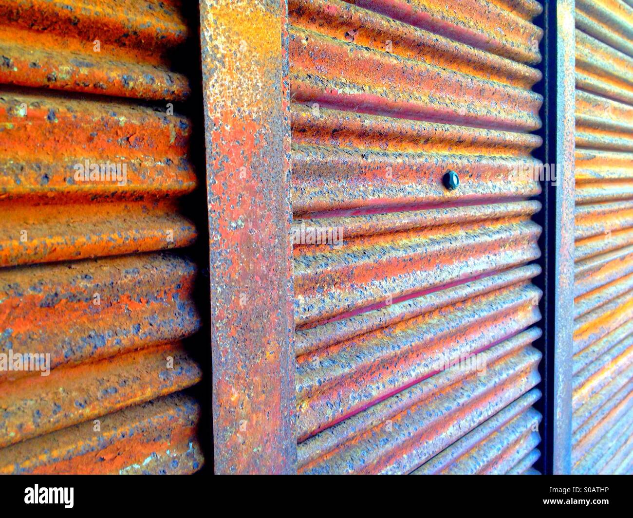 Metal shutter Banque de photographies et d’images à haute résolution ...