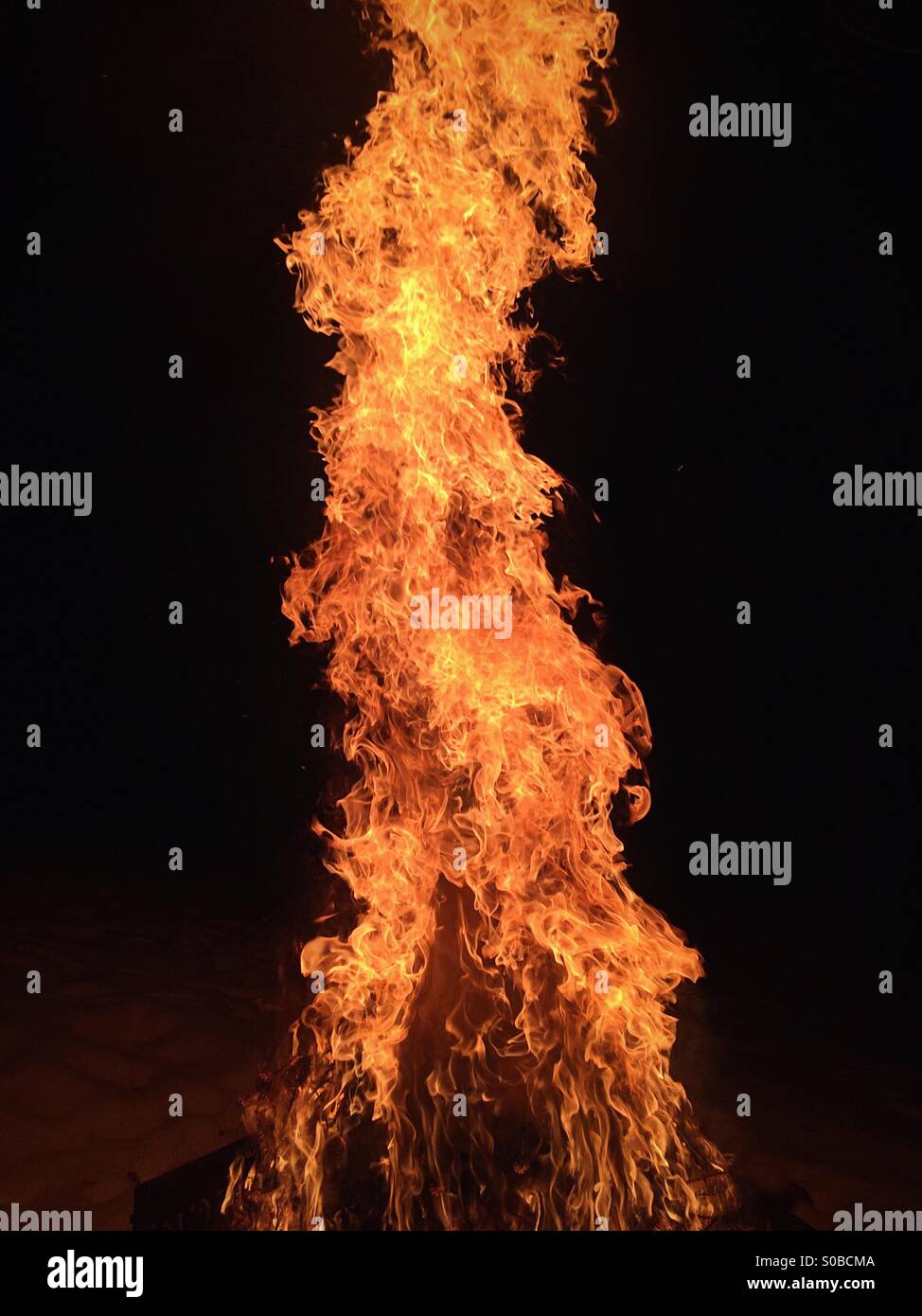 Hautes flammes Banque de photographies et d’images à haute résolution ...