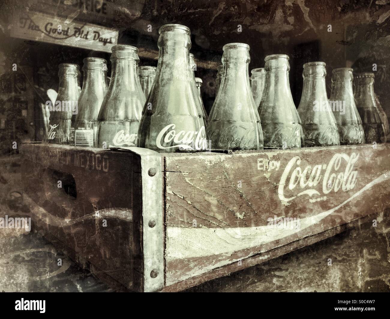Bouteilles de coca cola antiques Banque de photographies et d’images à ...