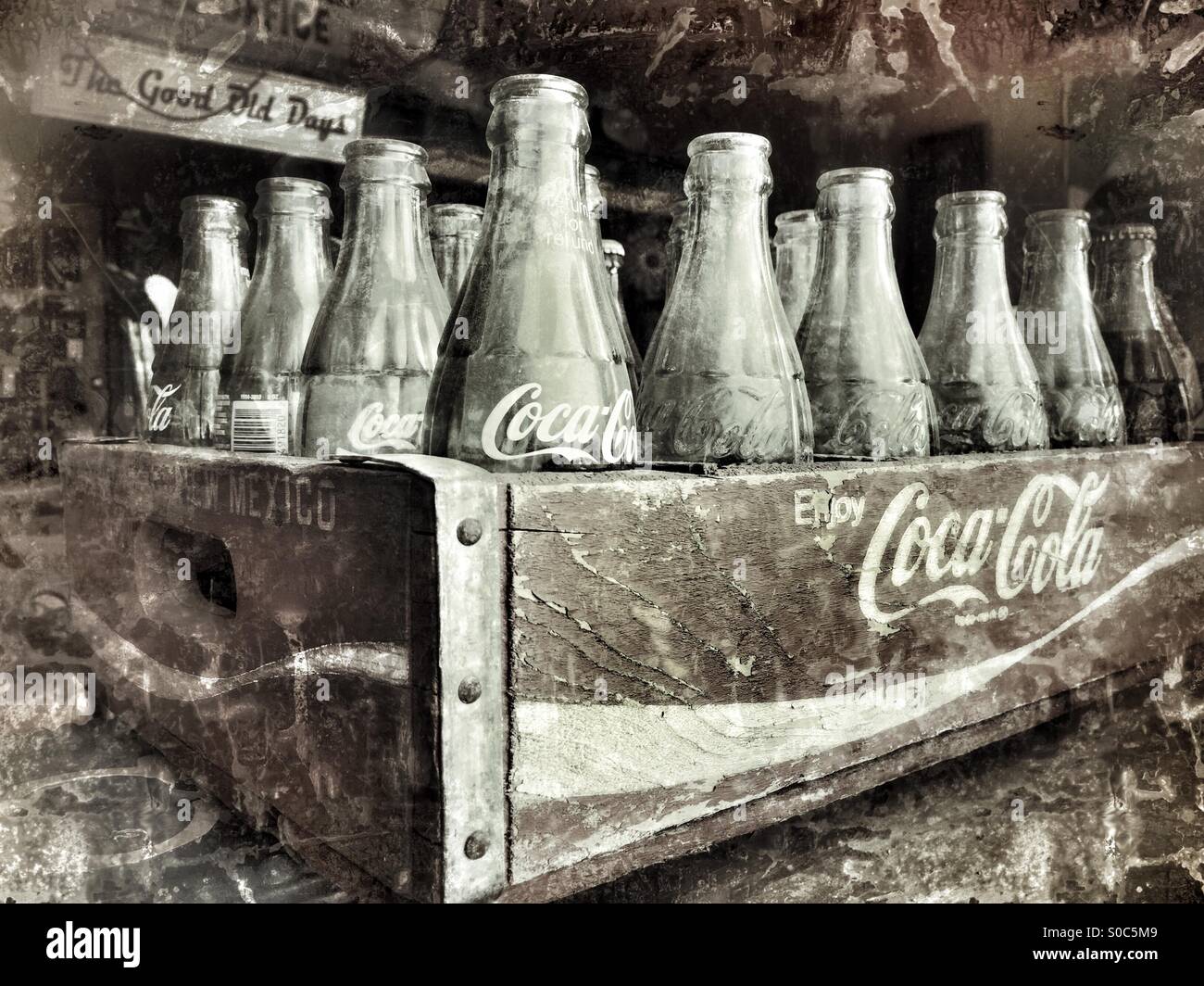 Bouteilles de coca cola antiques Banque de photographies et d’images à ...