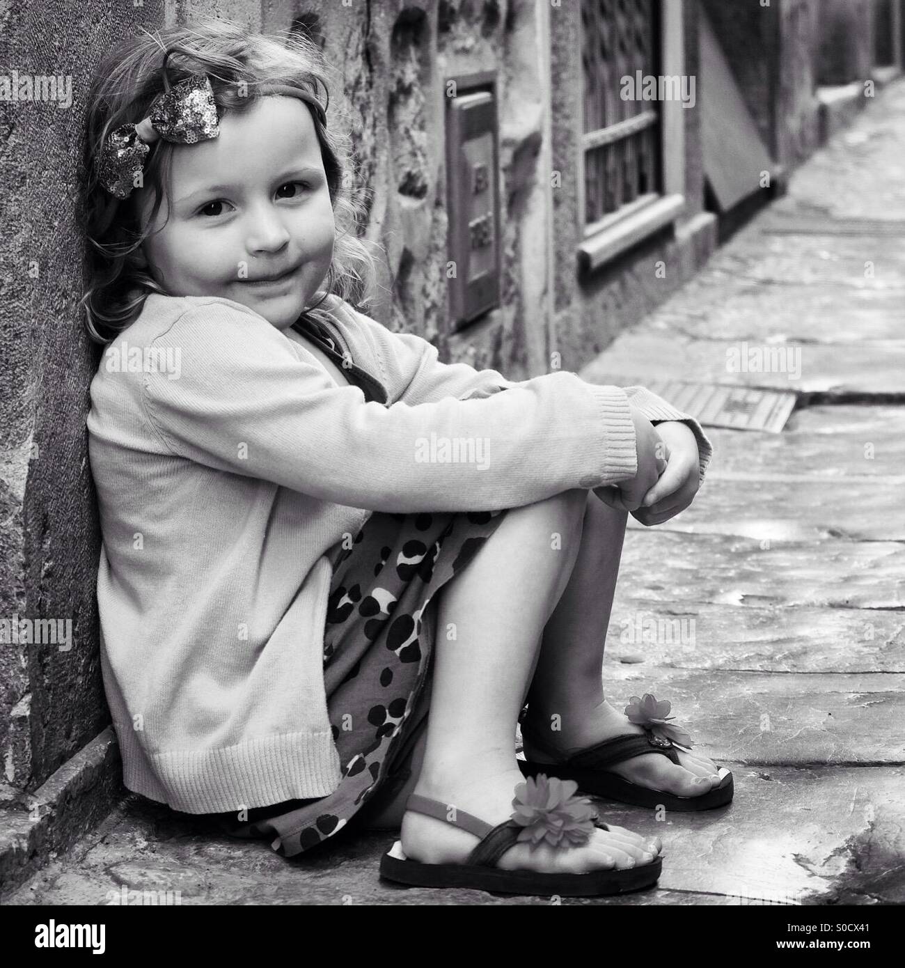 Petite fille de rue Banque de photographies et d’images à haute ...