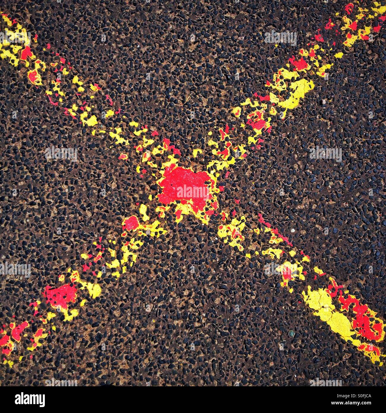 Croix jaune Banque de photographies et d’images à haute résolution - Alamy