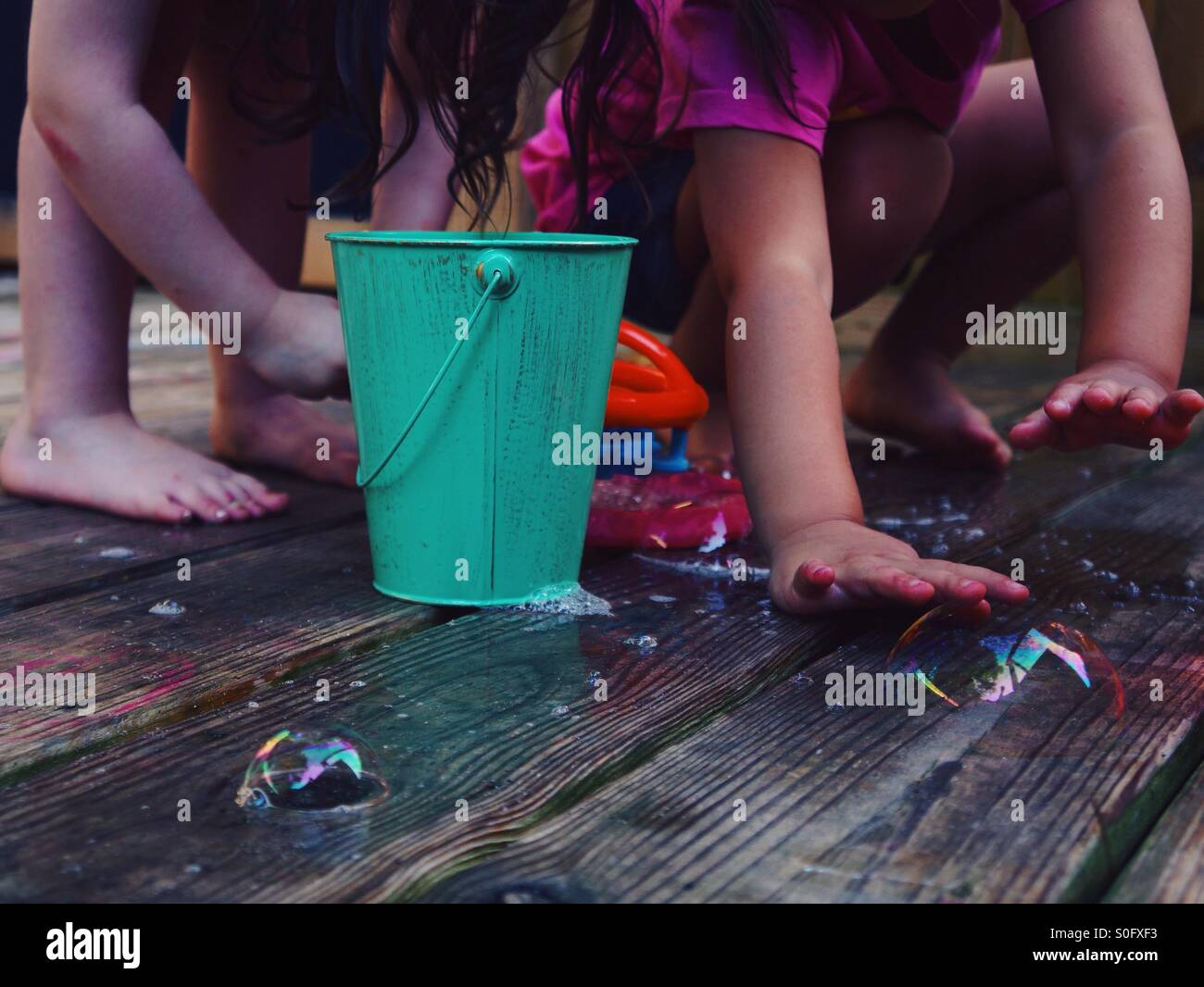 Les Enfances D'enfance Banque d'image et photos - Alamy