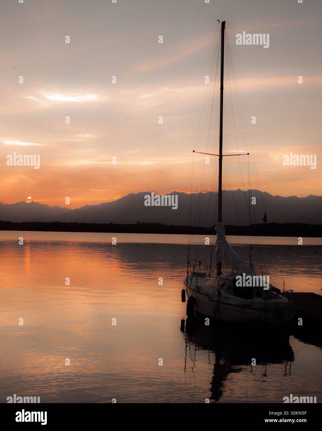 Lago di viverone Banque de photographies et d’images à haute résolution ...