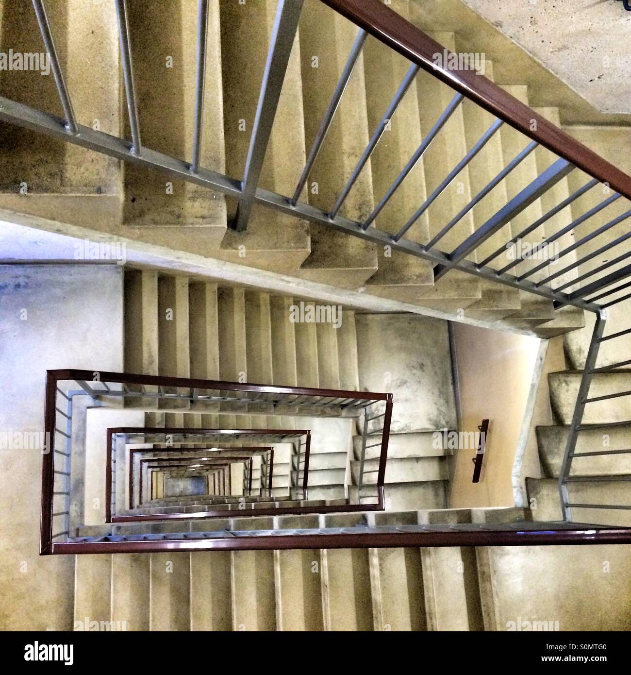 Winding stairs Banque de photographies et d’images à haute résolution ...