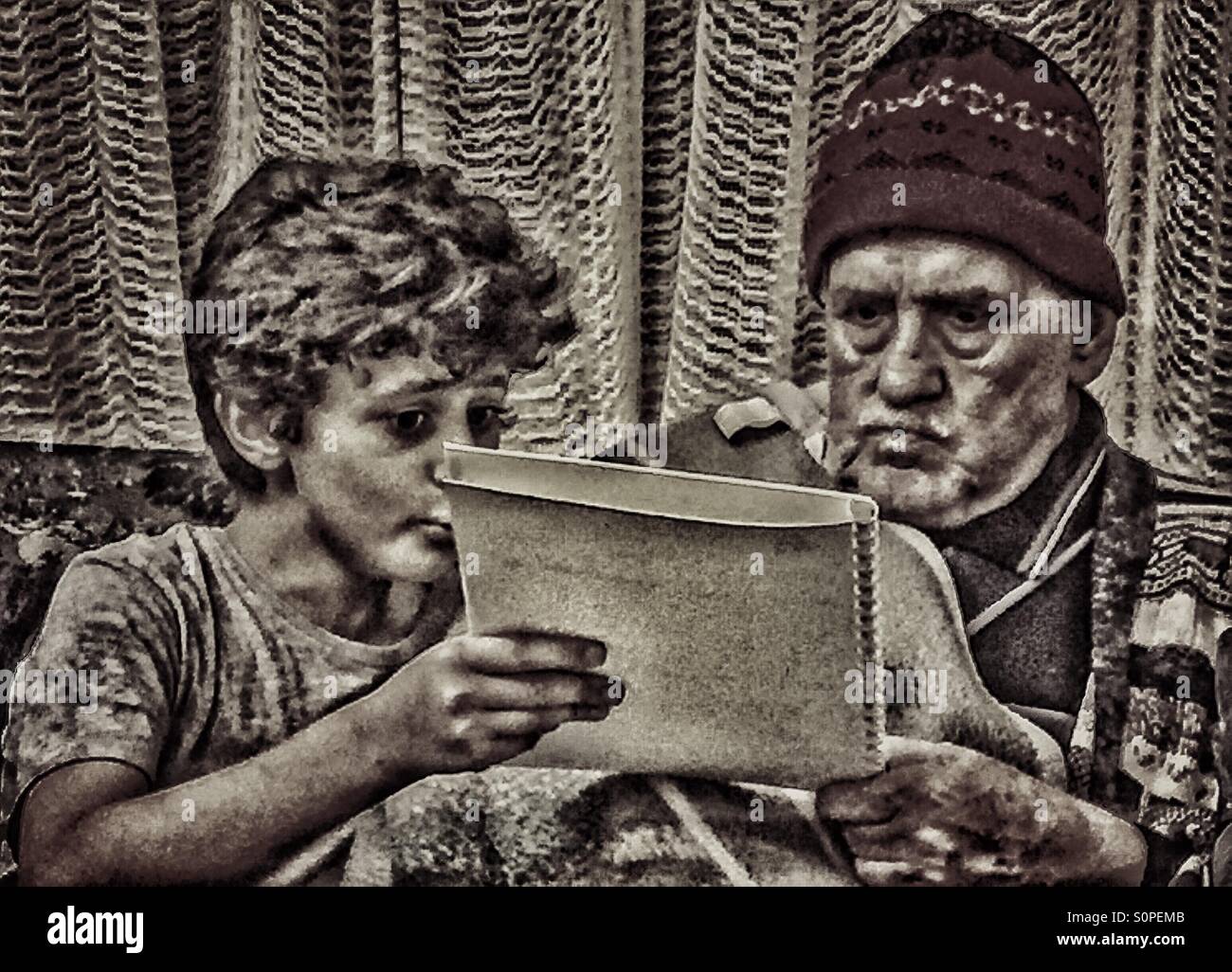 Vieil homme et enfant Banque de photographies et d’images à haute ...