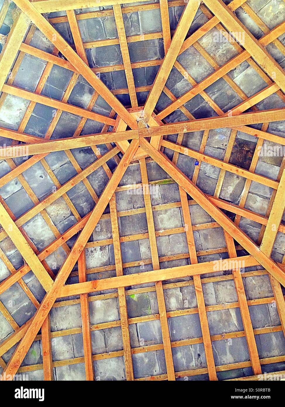 La structure du châssis de toit hexagonal Photo Stock - Alamy