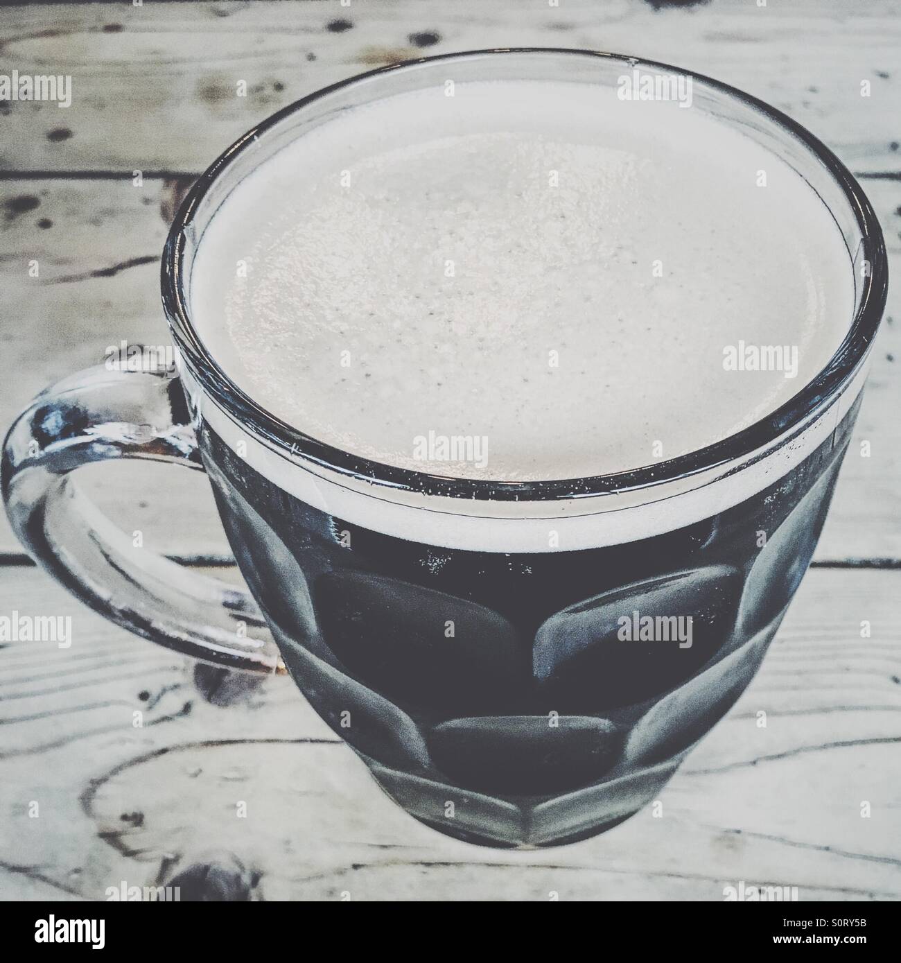 Pint beer glass Banque de photographies et d’images à haute résolution ...