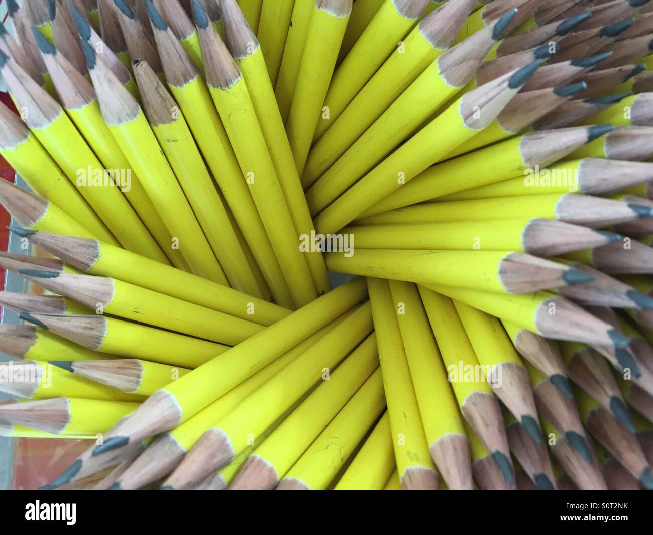 Crayons jaunes Banque de photographies et d’images à haute résolution ...