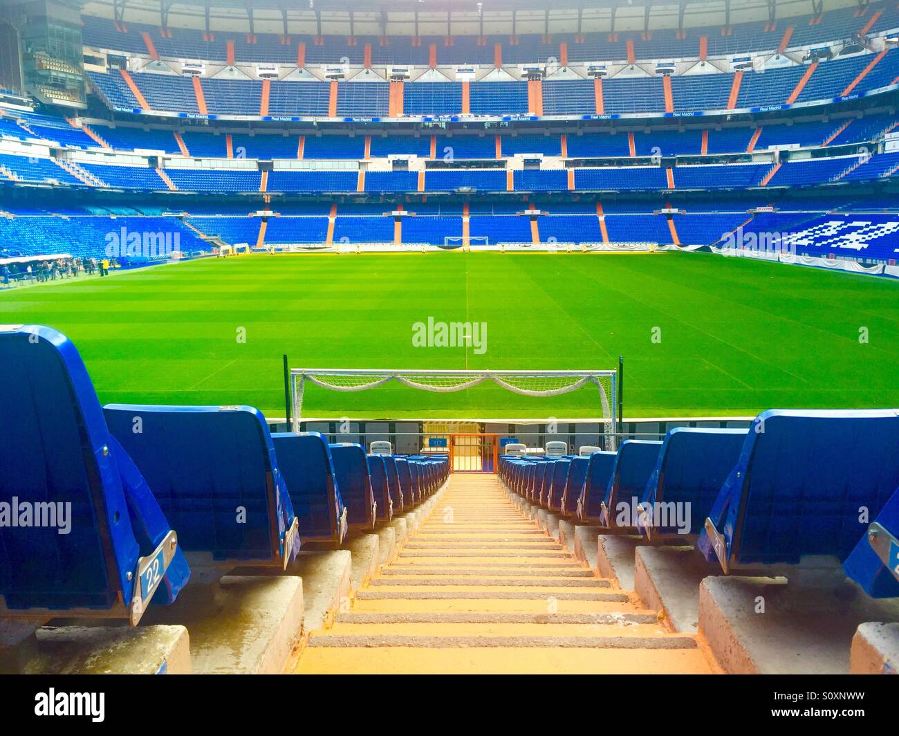 Stade de santiago bernabeu Banque de photographies et d’images à haute ...
