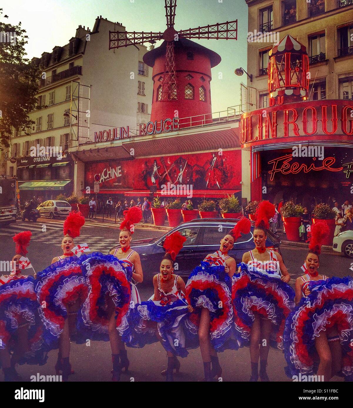 Danseuses moulin rouge cabaret paris Banque de photographies et d ...