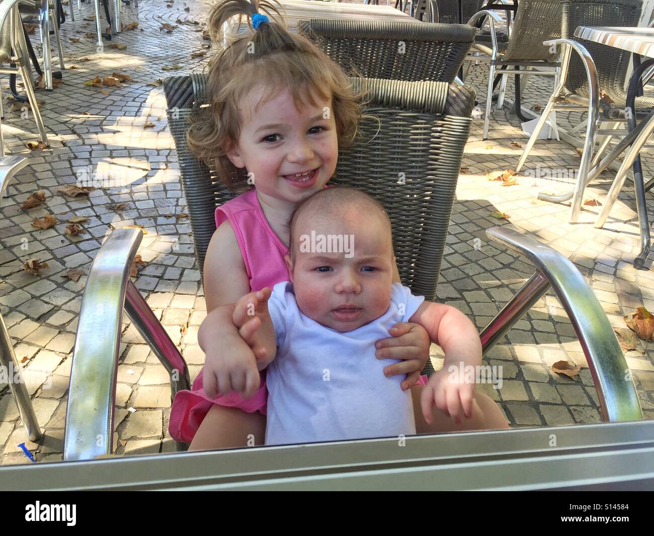 Soeur soeur Banque de photographies et d’images à haute résolution - Alamy
