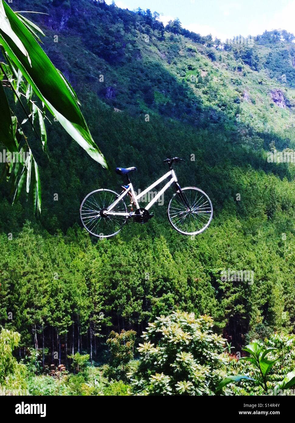 Flying bicycle Banque de photographies et d’images à haute résolution ...