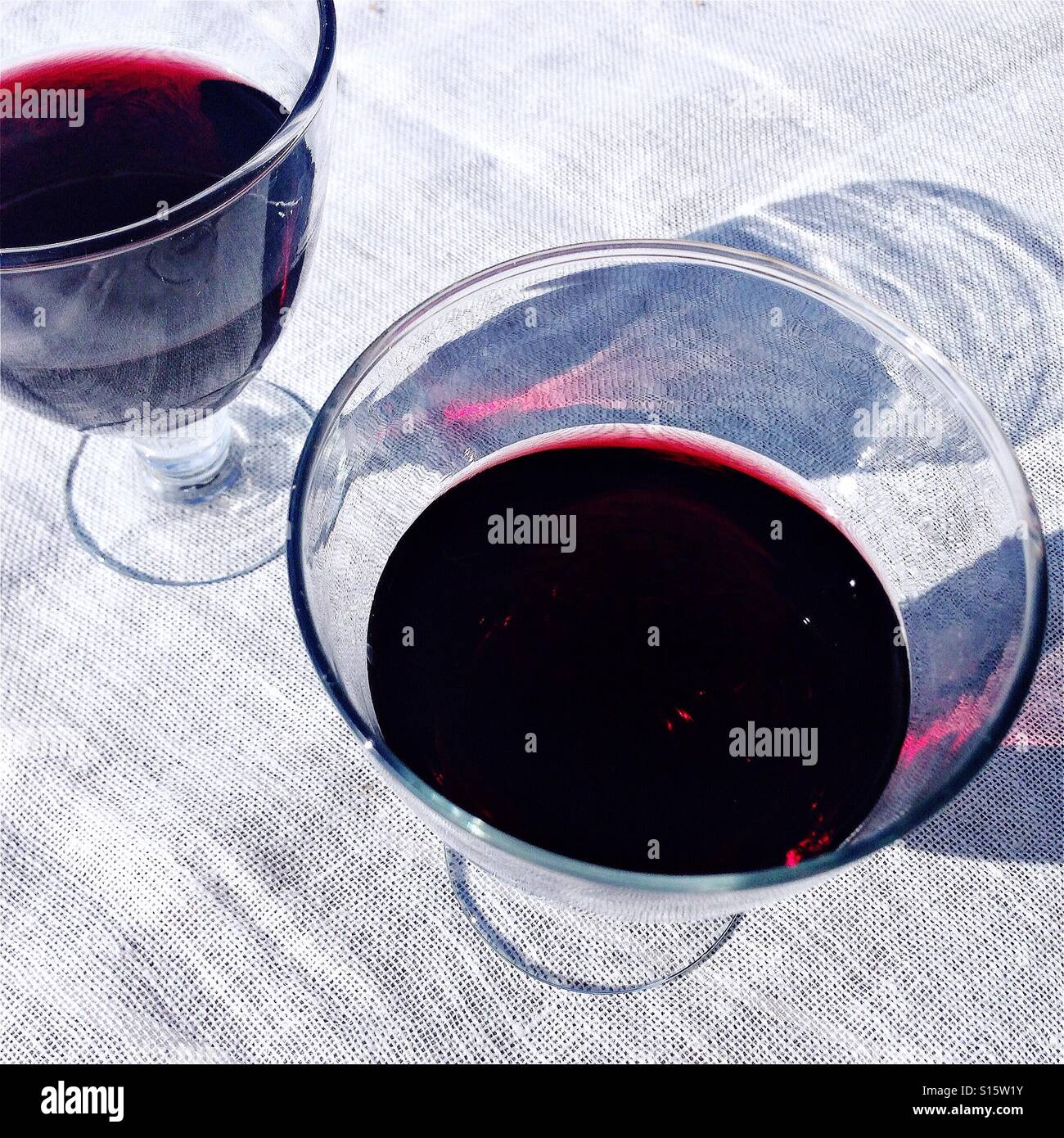 Verres de vin rouge Banque de photographies et d’images à haute ...