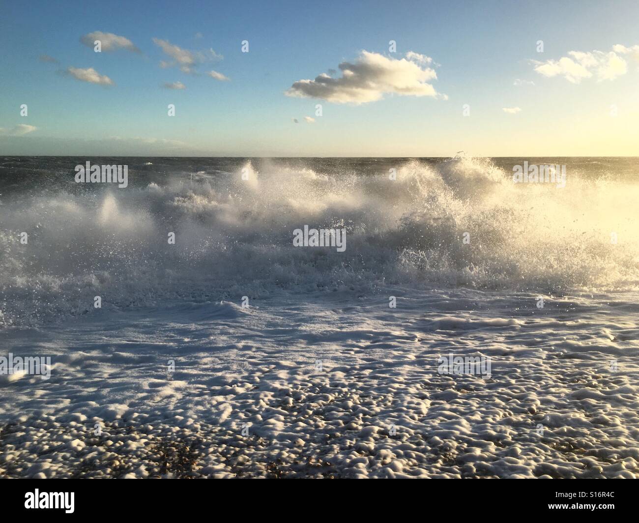 Grandes vagues de la mer Banque de photographies et d’images à haute ...
