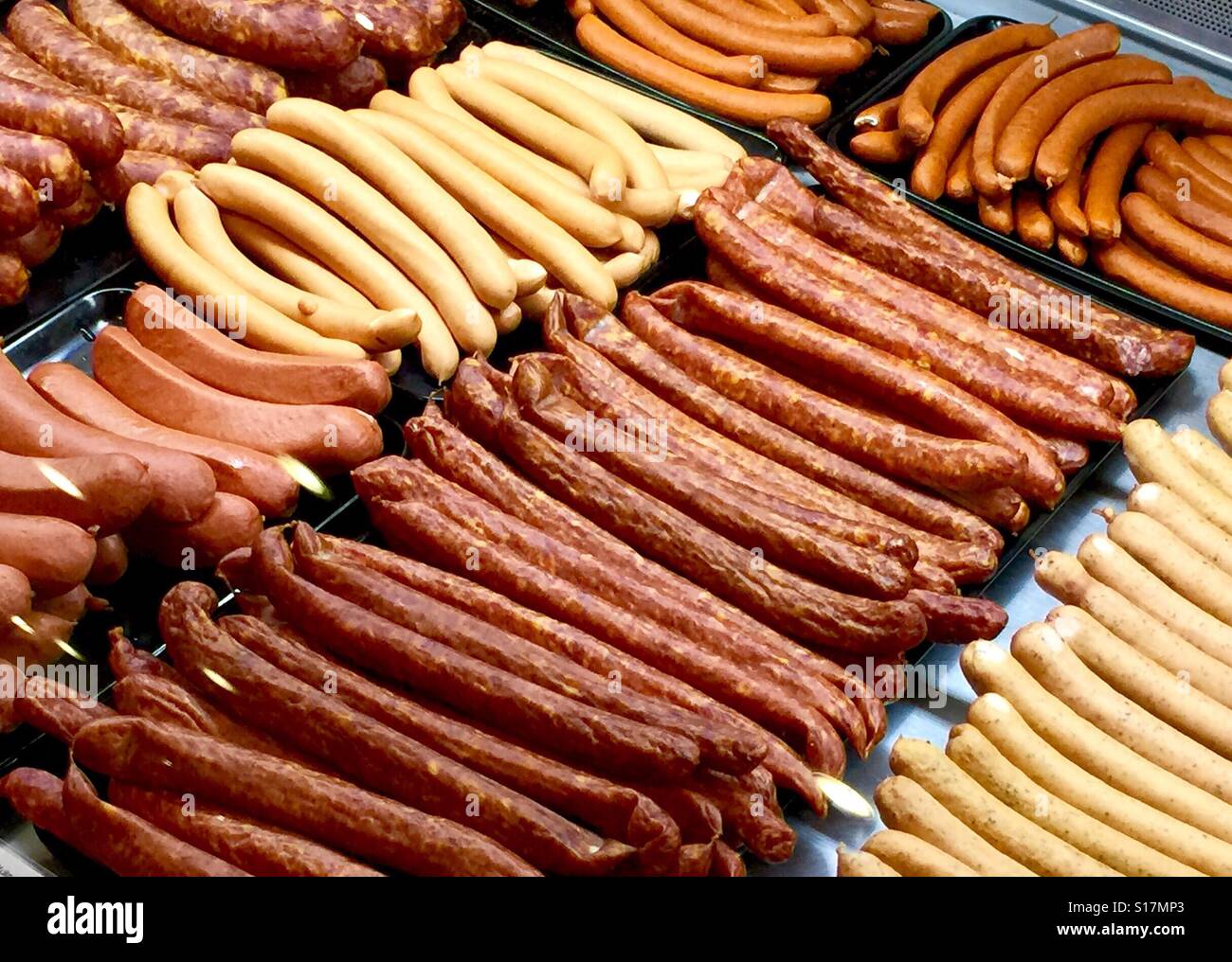 Plateaux de saucisses allemandes Banque de photographies et d’images à haute résolution - Alamy