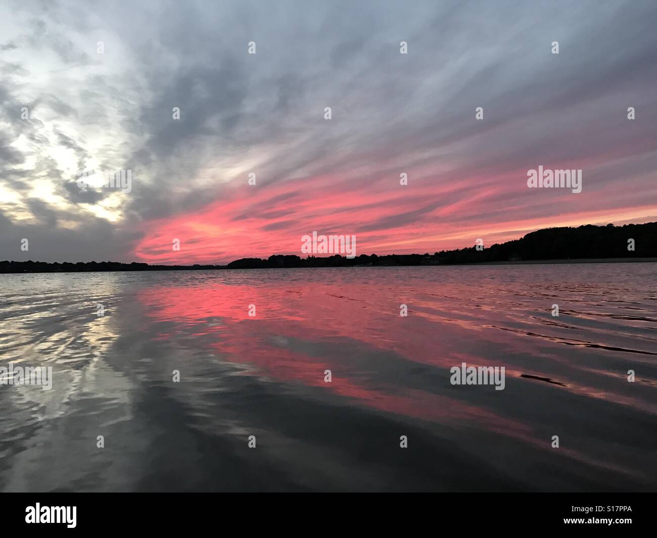 Eaux rouges Banque de photographies et d’images à haute résolution - Alamy