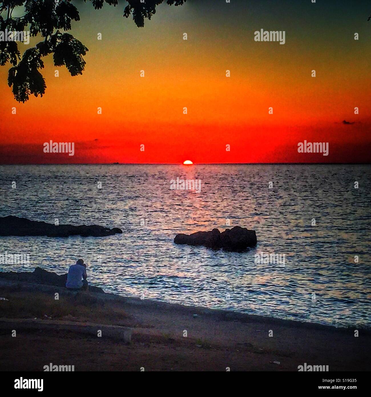 Homme solitaire Banque de photographies et d’images à haute résolution ...