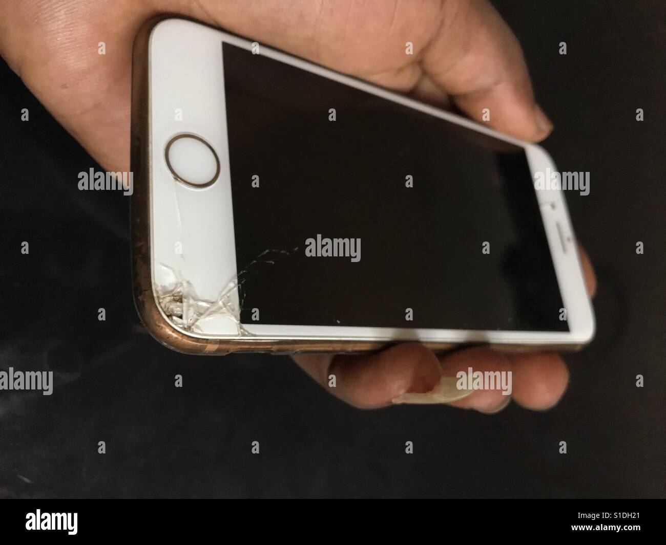 écran d'iphone brisé Banque de photographies et d’images à haute ...