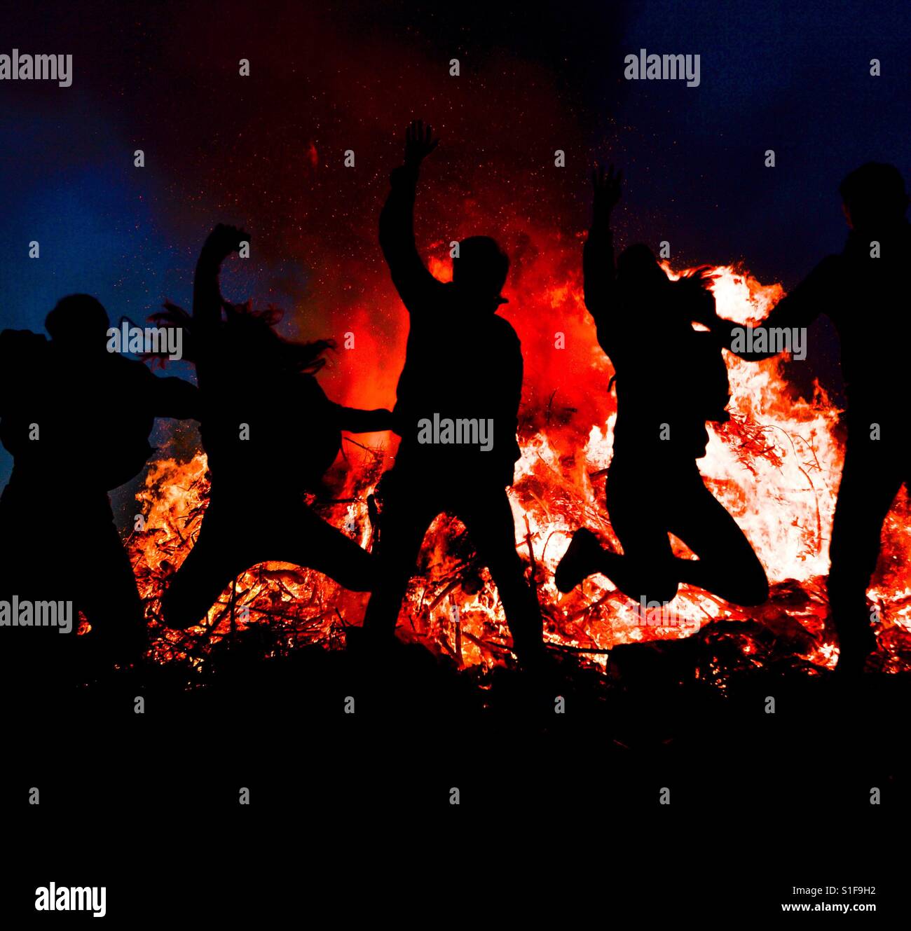 Saut de feu Banque de photographies et d’images à haute résolution - Alamy