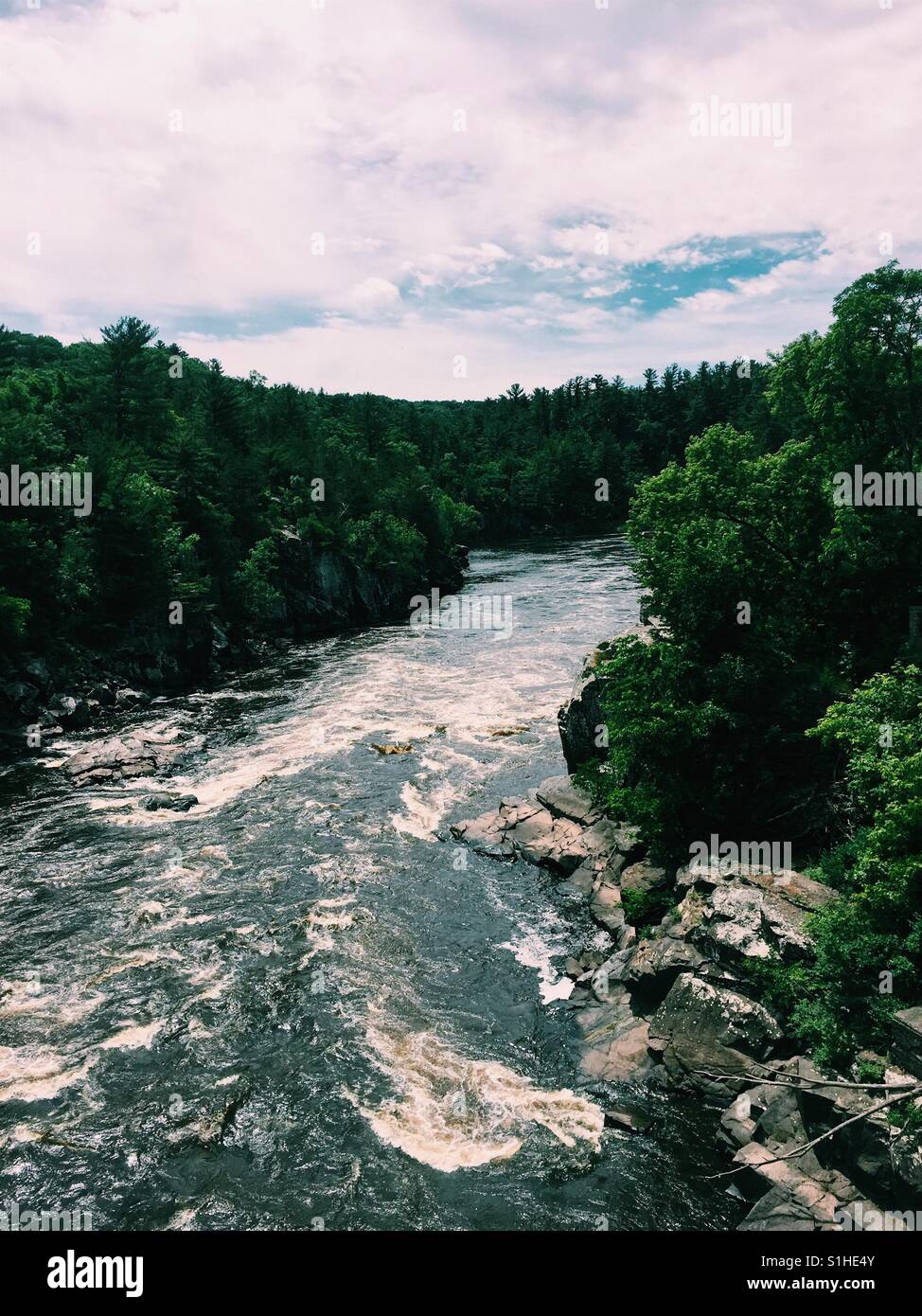 Raging river Banque de photographies et d’images à haute résolution - Alamy