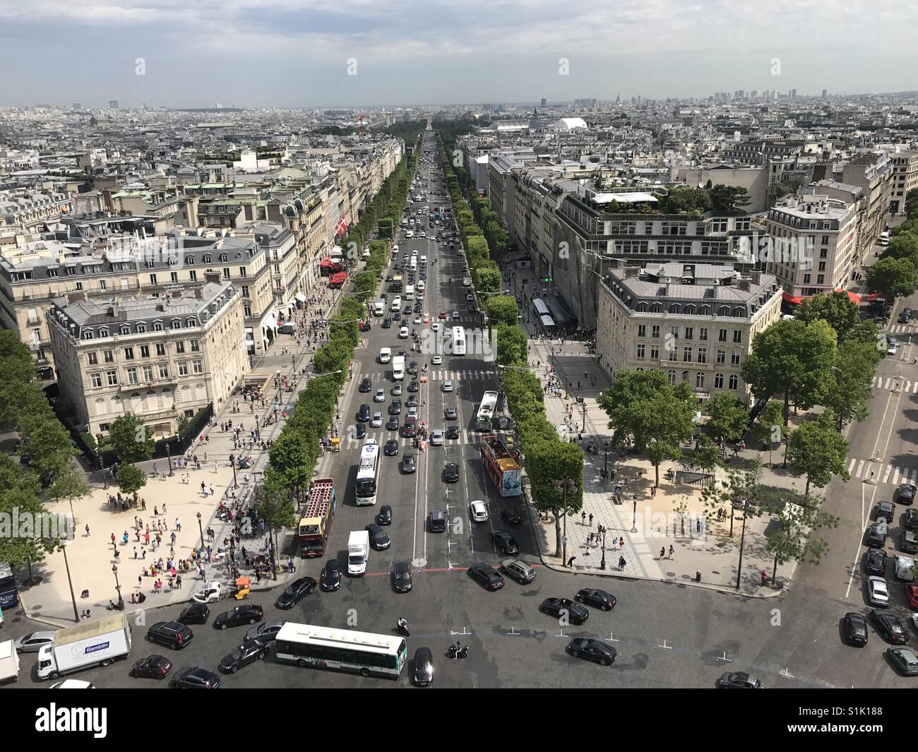 Circulation paris Banque de photographies et d’images à haute ...