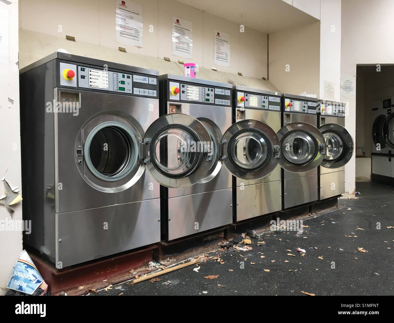 Washing machines Banque de photographies et d’images à haute résolution ...