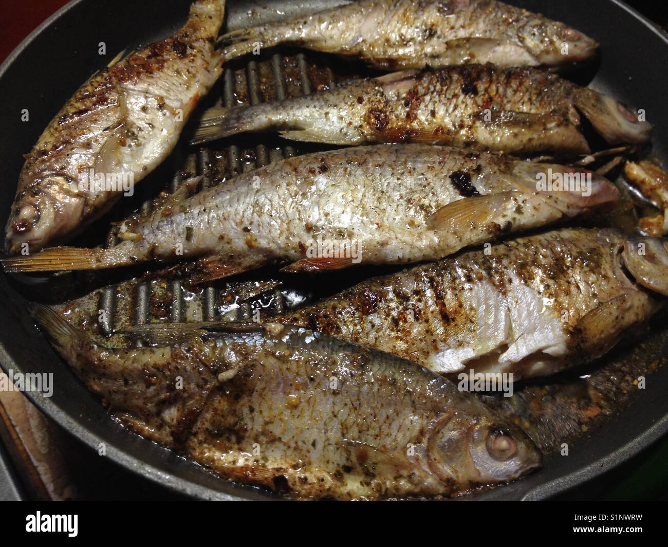 Roti de poisson Banque de photographies et d’images à haute résolution ...