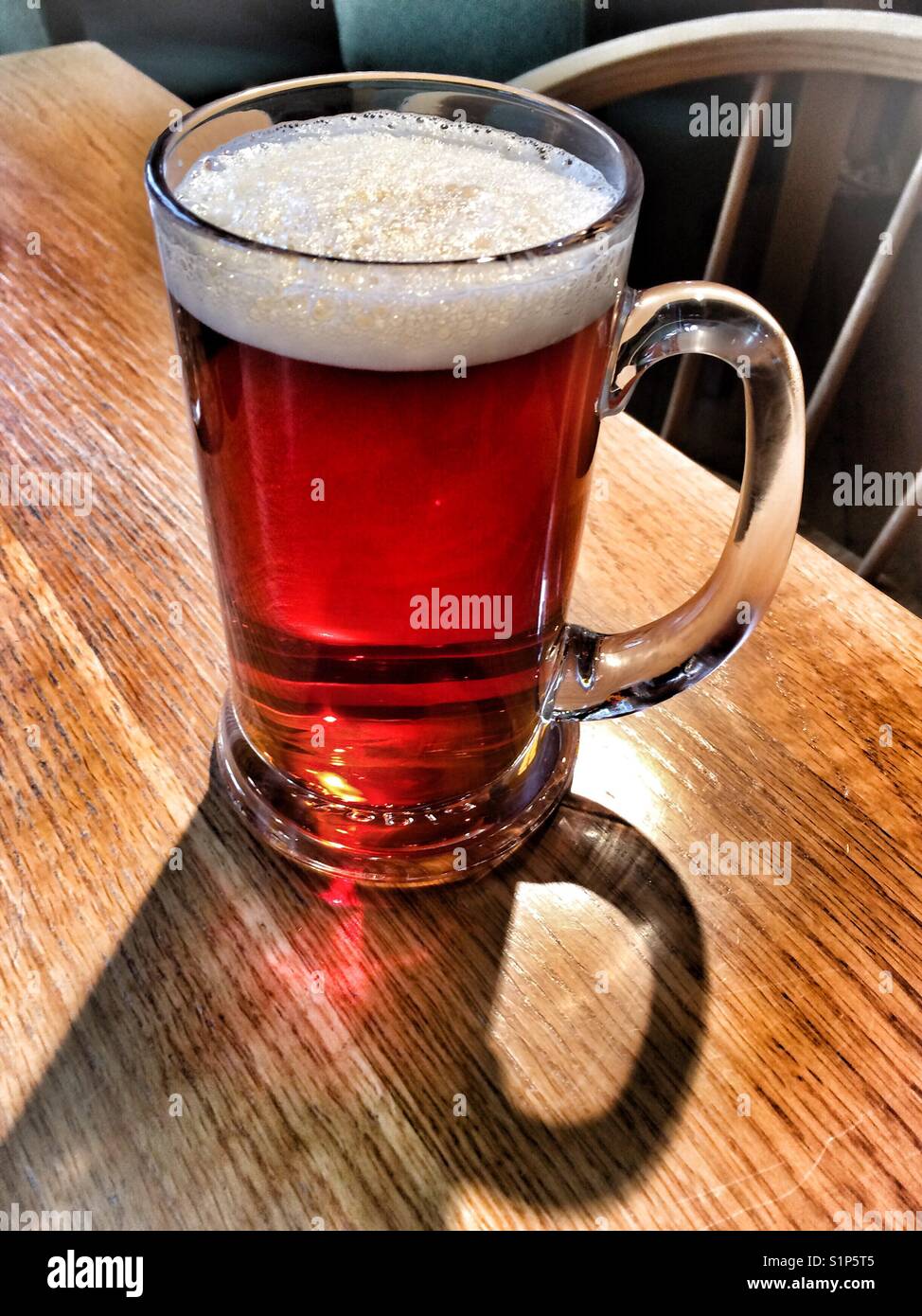 Pinte de bière Banque de photographies et d’images à haute résolution ...