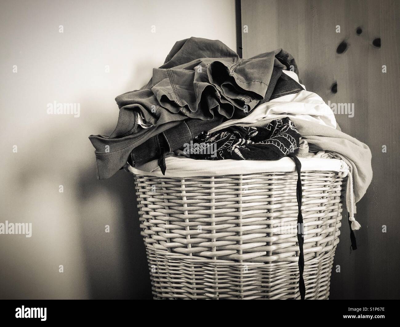 Bac À Linge Banque d'image et photos - Alamy