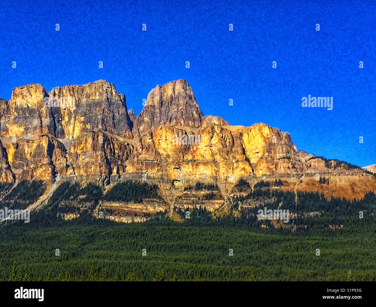 Château montagne banff Banque de photographies et d’images à haute ...