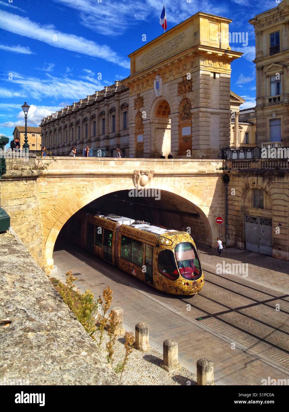 Arc De Triomphe Foch et tramway ligne 5, Montpellier France Photo Stock ...