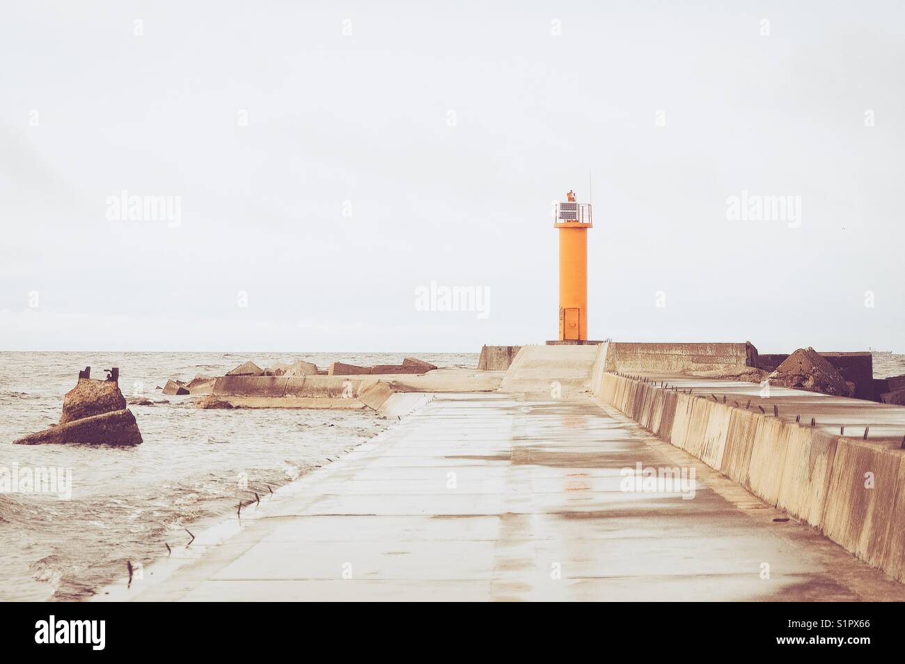 Phare avec la mer Banque de photographies et d’images à haute ...