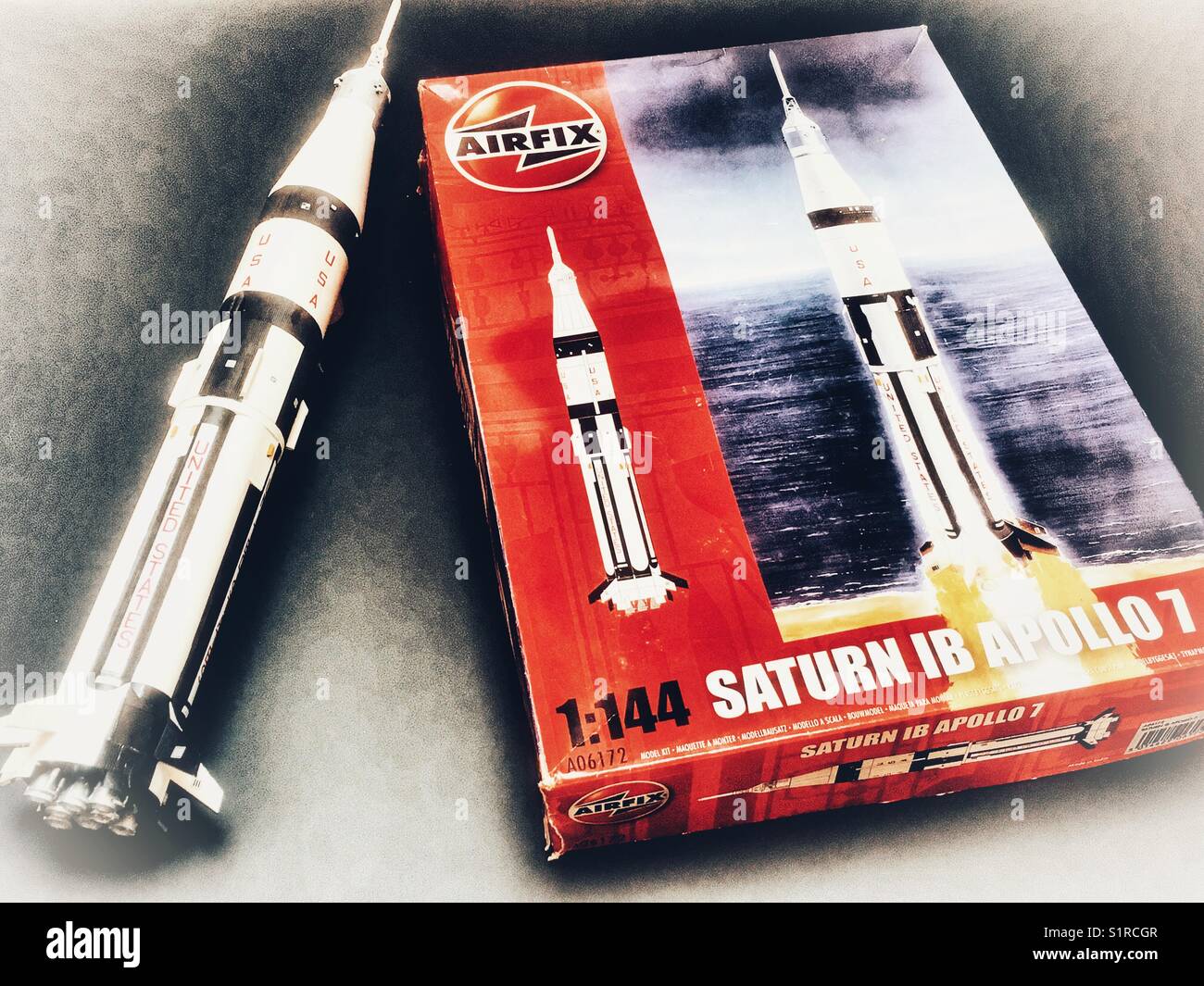 Airfix 1 144 scale saturn ib apollo 7 model kit Banque de photographies ...
